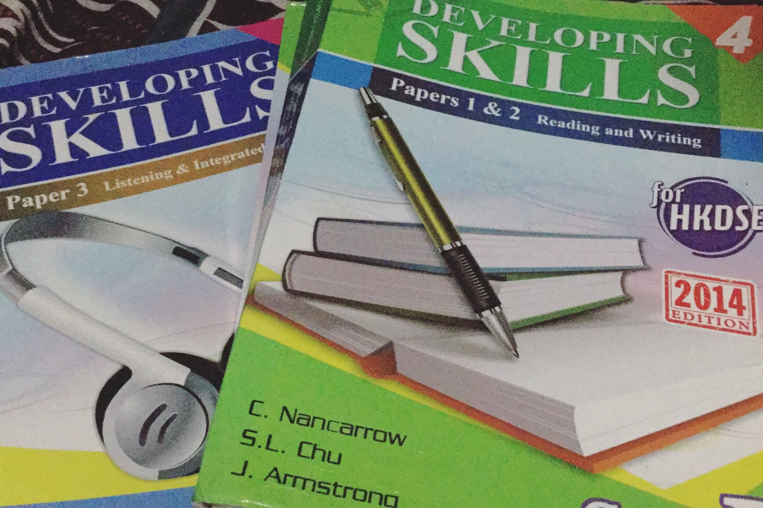 教科書 Developing skills English paper 1 reading and writing 及 paper 3 ...