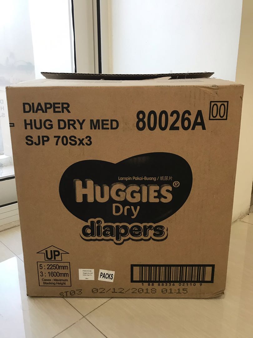 huggies dry medium 210pcs (one case), Babies & Kids, Bathing & Changing ...