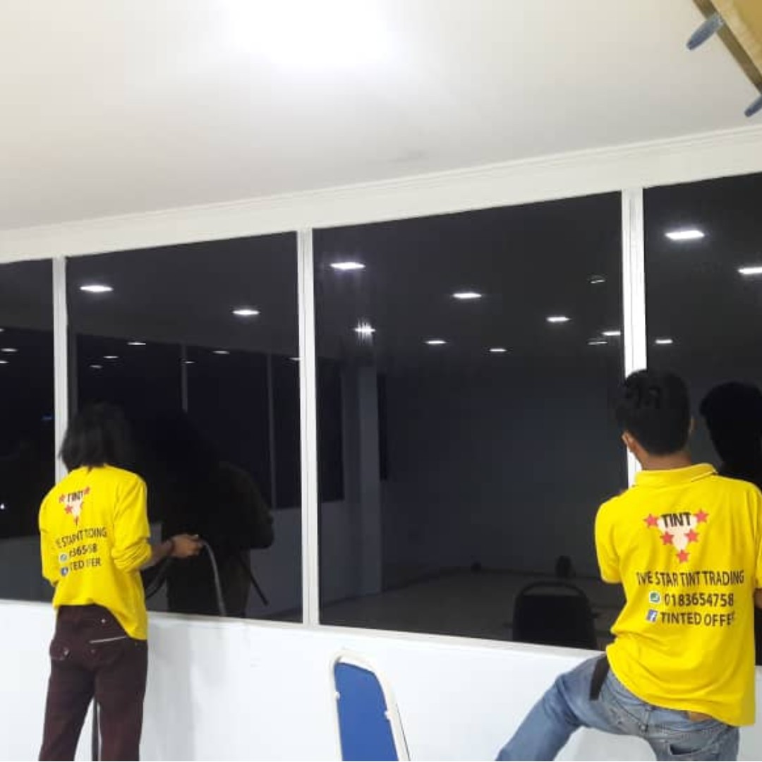 TINT TINGKAP KACA DAN DINDING KACA, Services, Others on Carousell