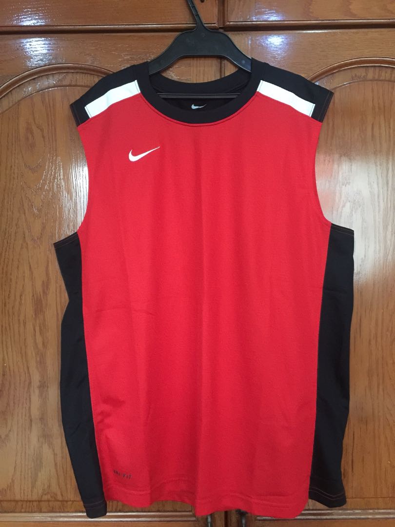 Nike Singlet, Men's Fashion, Activewear on Carousell