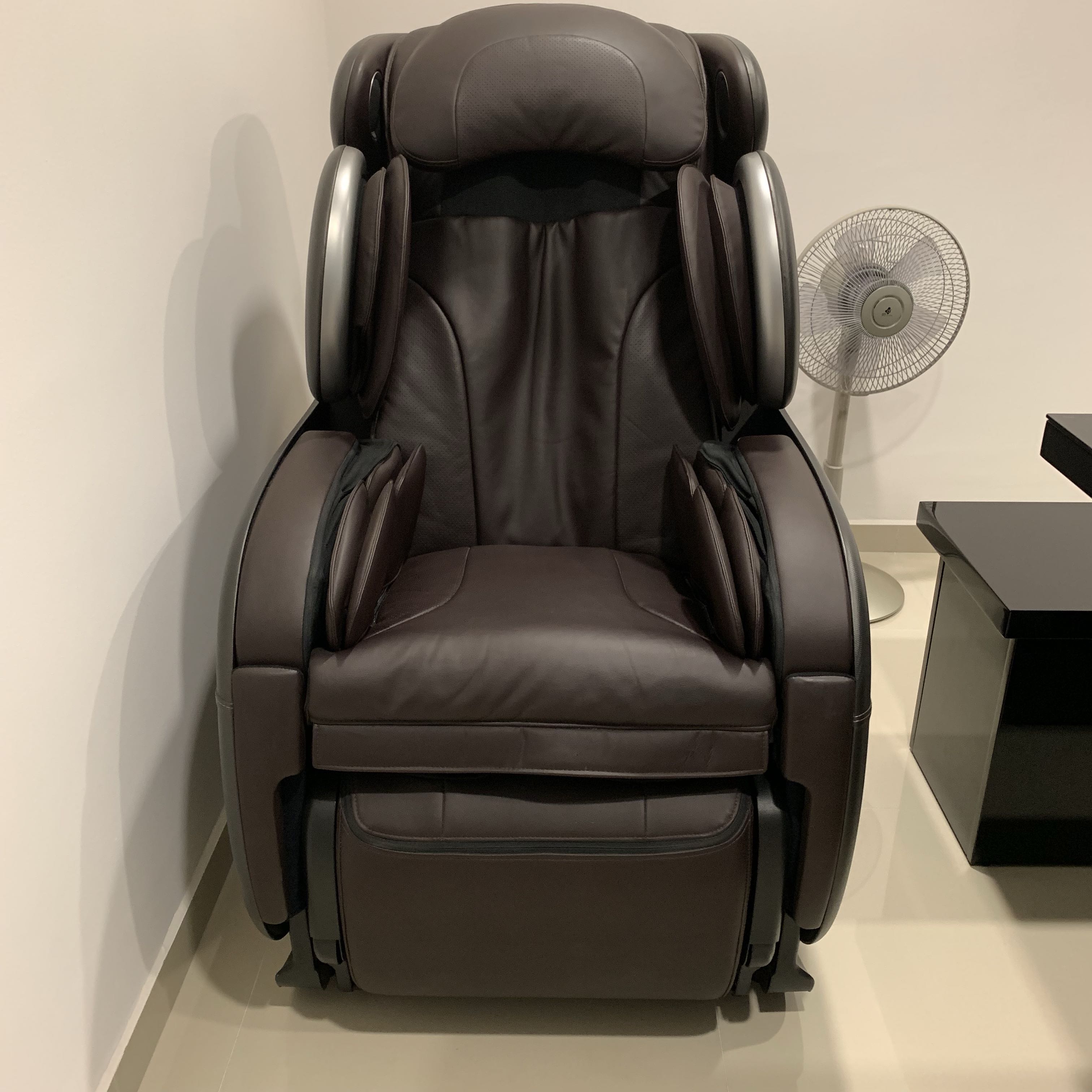 Osim Massage Chair, Furniture & Home Living, Furniture, Chairs on Carousell