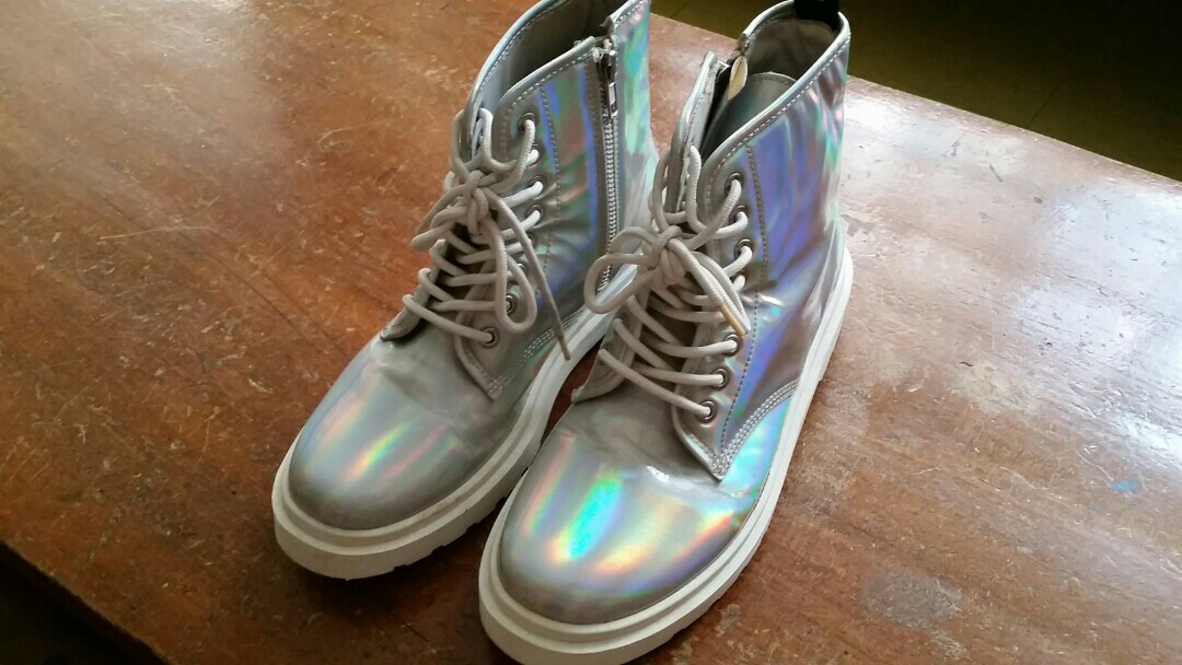 Hello kitty boots, Women's Fashion, Footwear, Boots on Carousell