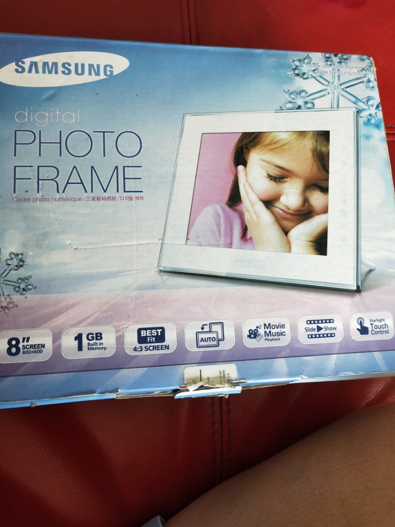 Samsung Digital Photo Frame, Furniture & Home Living, Home Decor, Frames & Pictures on Carousell