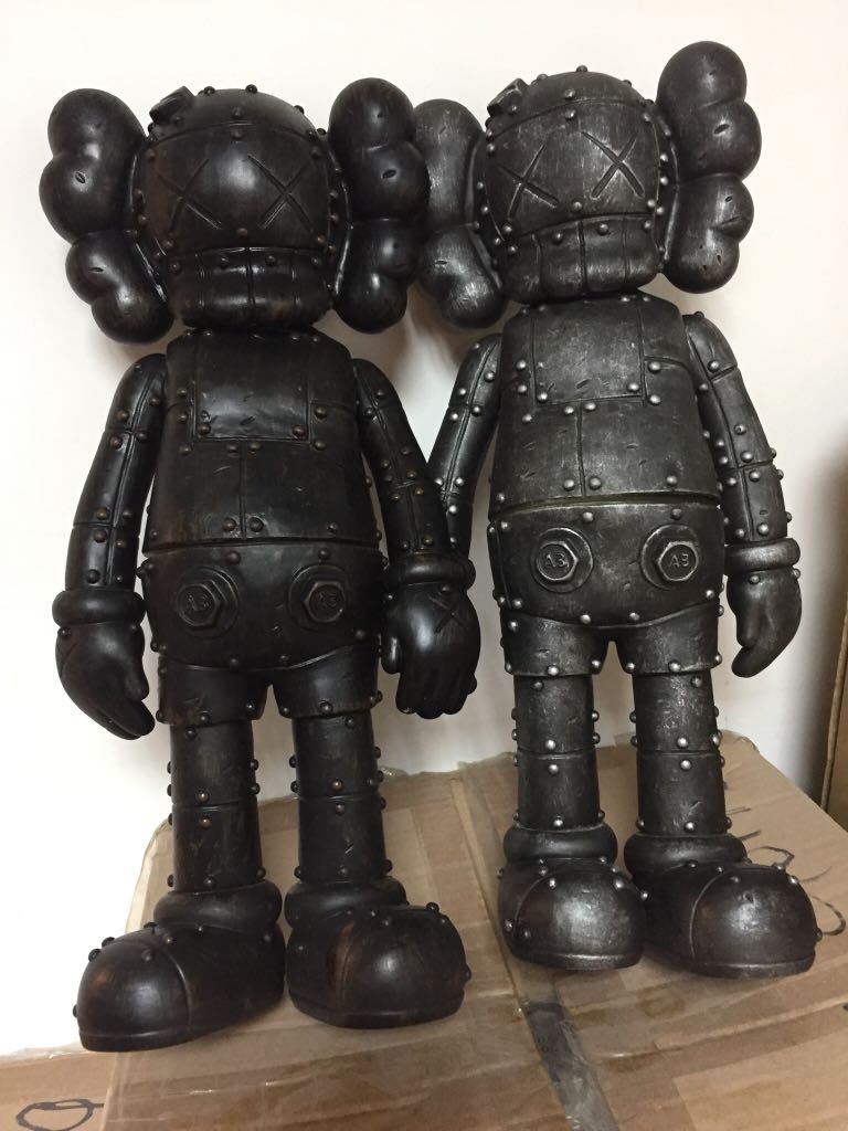 Kaws original fake, 興趣及遊戲, 旅行, 旅遊 - 旅行必需品及用品 - Carousell