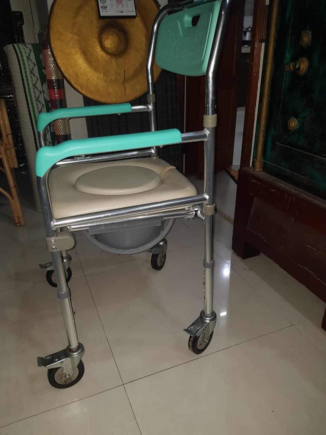BION Commode Chair New, Health & Nutrition, Assistive & Rehabilatory ...