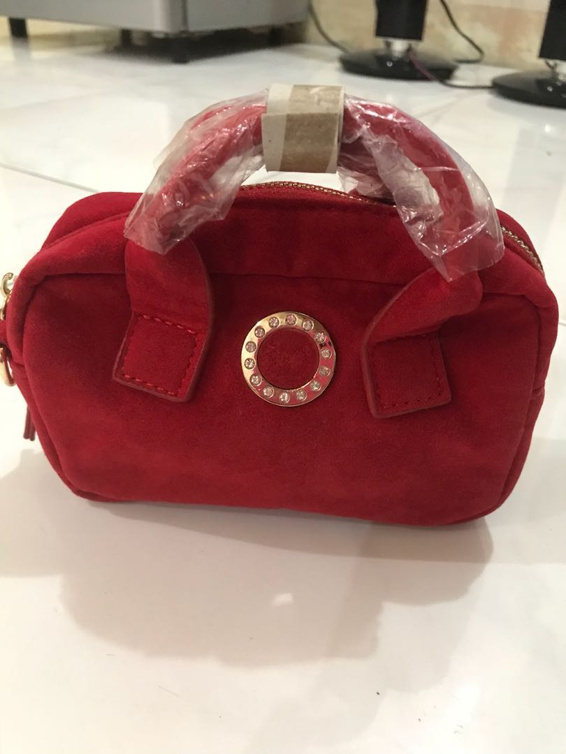 Small pouch w/ leather and gold chain, Women's Fashion, Bags & Wallets ...