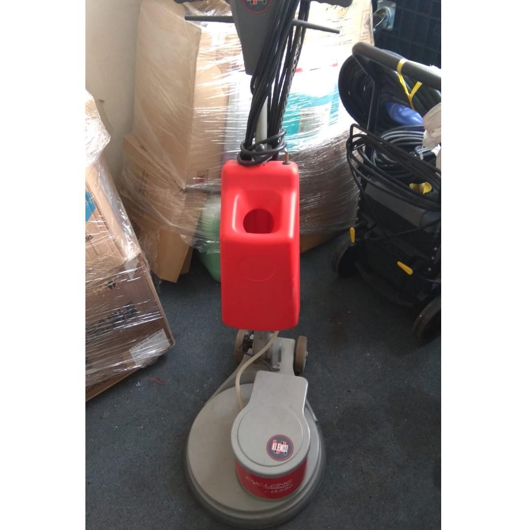 KLEENCO G680 FLOOR SCRUBBING MACHINE, Everything Else on Carousell