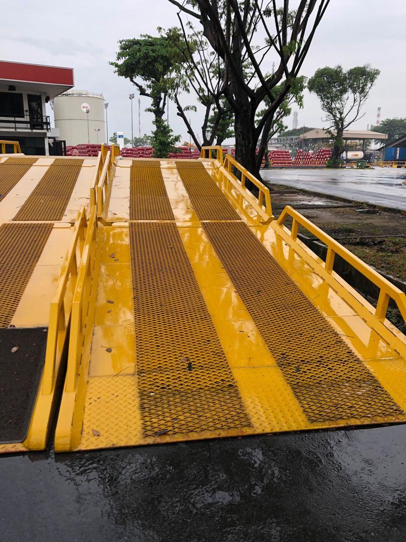 Load offload docking ramp, Everything Else on Carousell