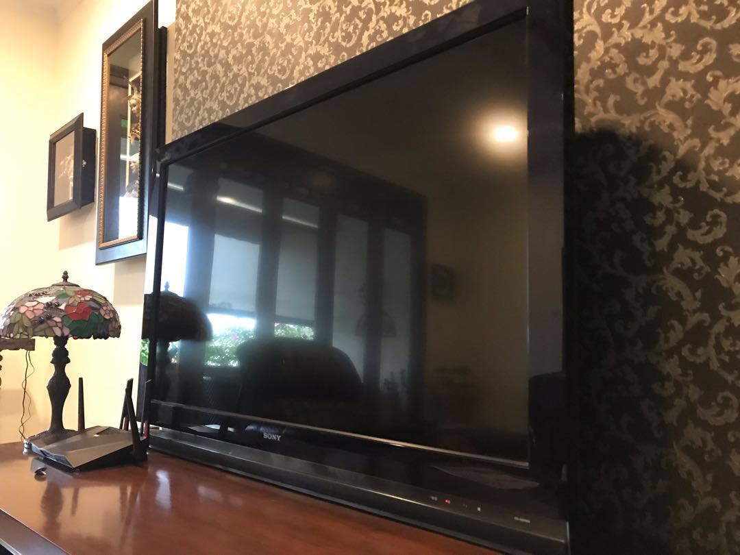 Sony Bravia 52" TV Model KDL-52Z4500, TV & Home Appliances, TV ...