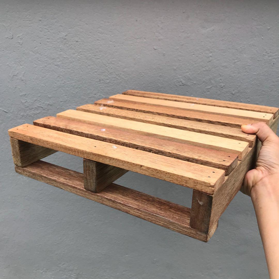 Sewa Tapak hantaran pallet, Hobbies & Toys, Stationery & Craft ...