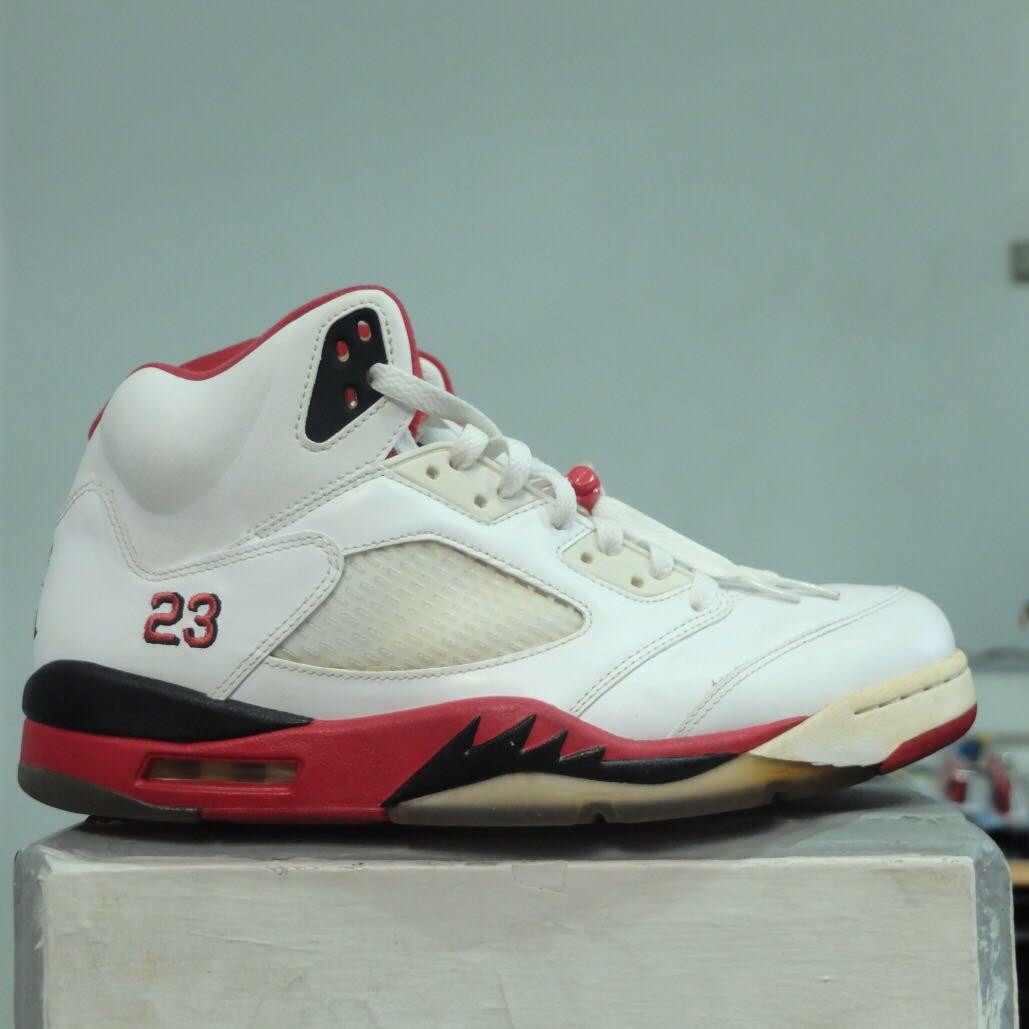 Nike Air Jordan V fire red, Fesyen Pria, Sepatu , Sneakers di Carousell