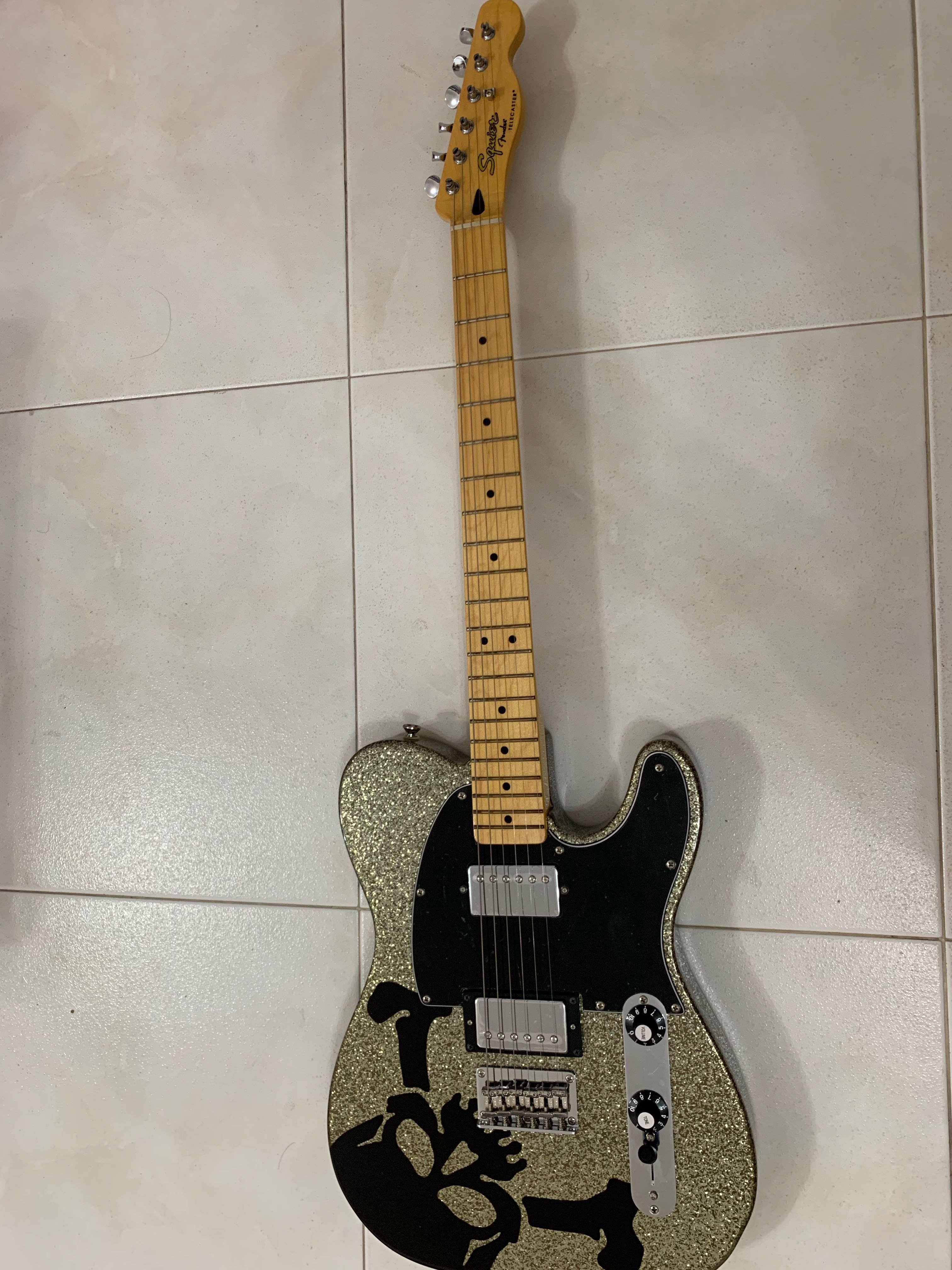 Squier SkullSliver (Haruna Signature Telecaster), Hobbies & Toys, Music ...