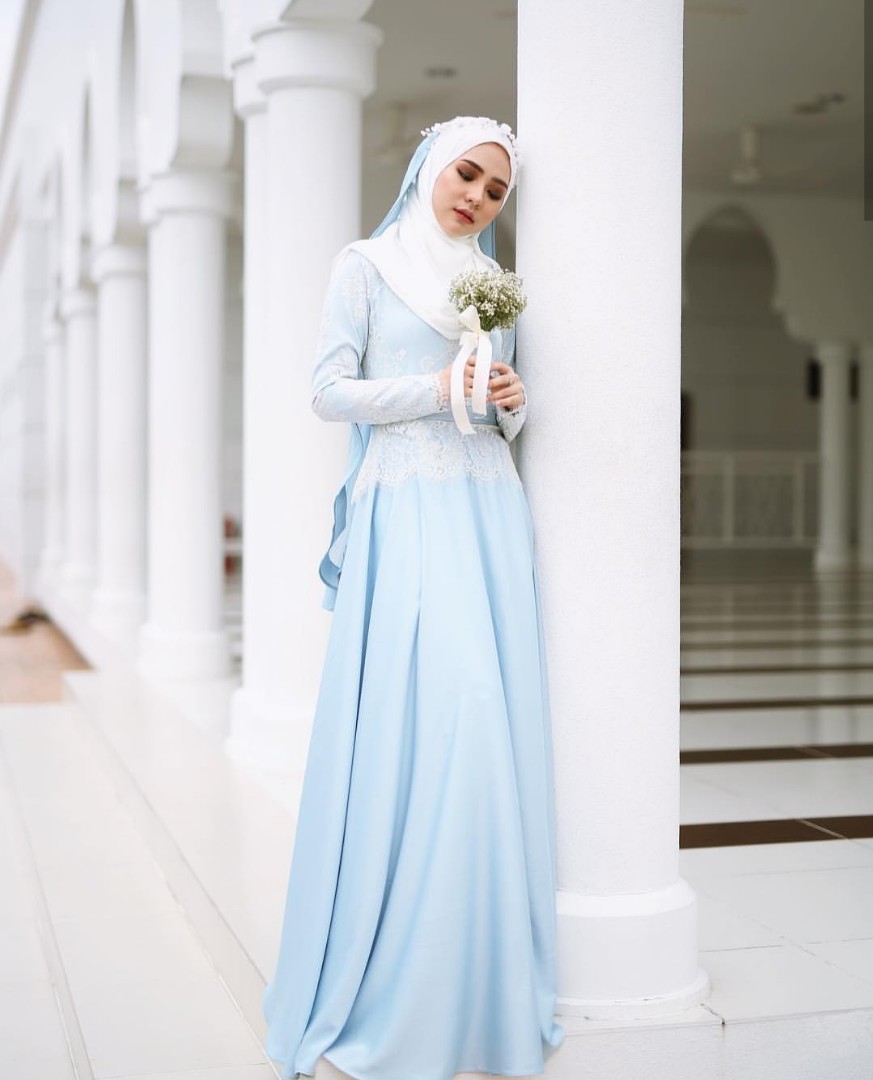 Minimalace dress (Reserved), Women's Fashion, Dresses & Sets, Dresses ...