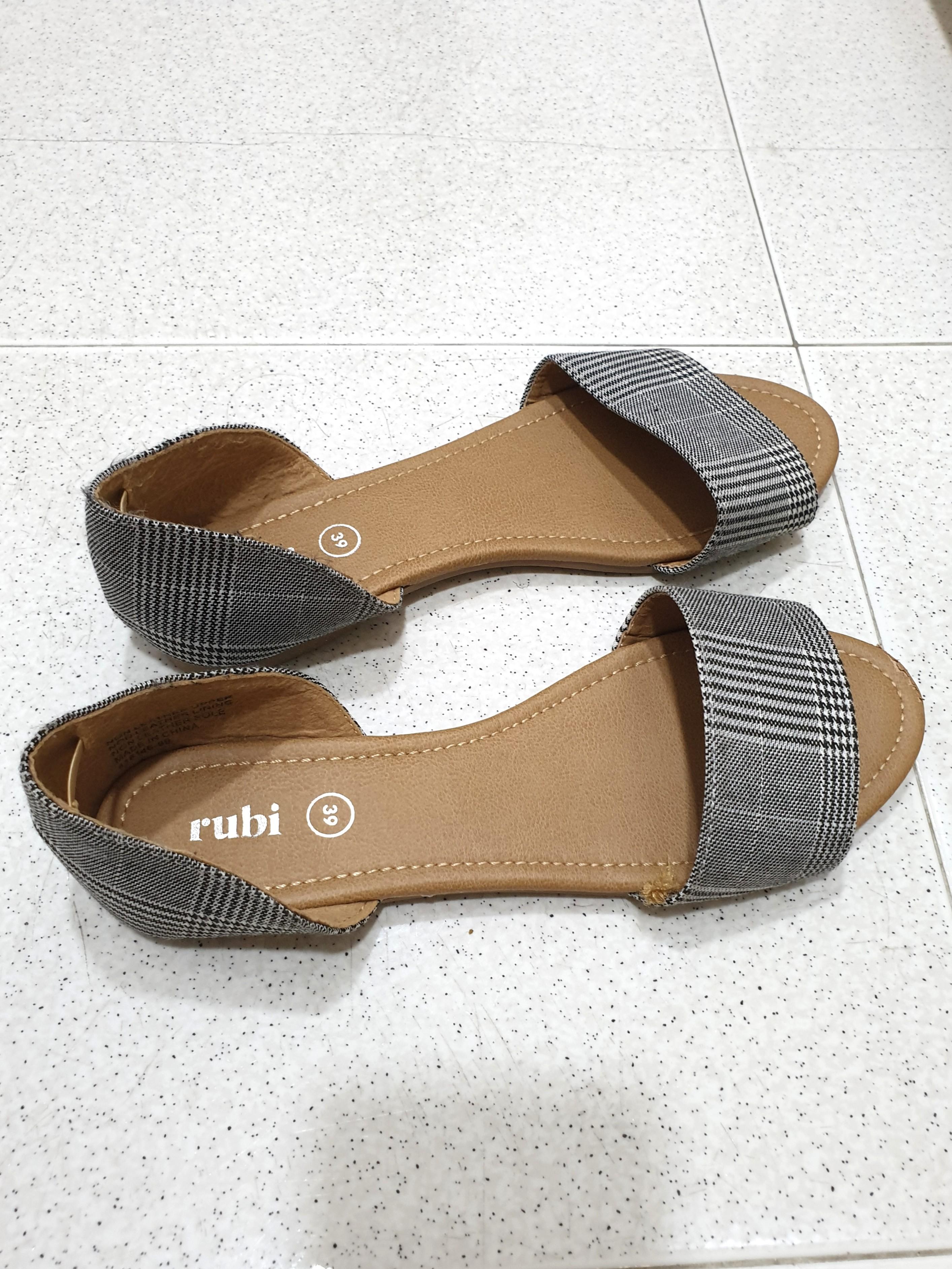 Rubi Gingham Flats, Women's Fashion, Footwear, Flats on Carousell