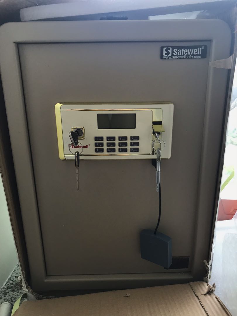 全新盛威safewell防盗夾萬, 傢俬＆家居, 保安及門鎖 , 門鎖、門、閘 - Carousell