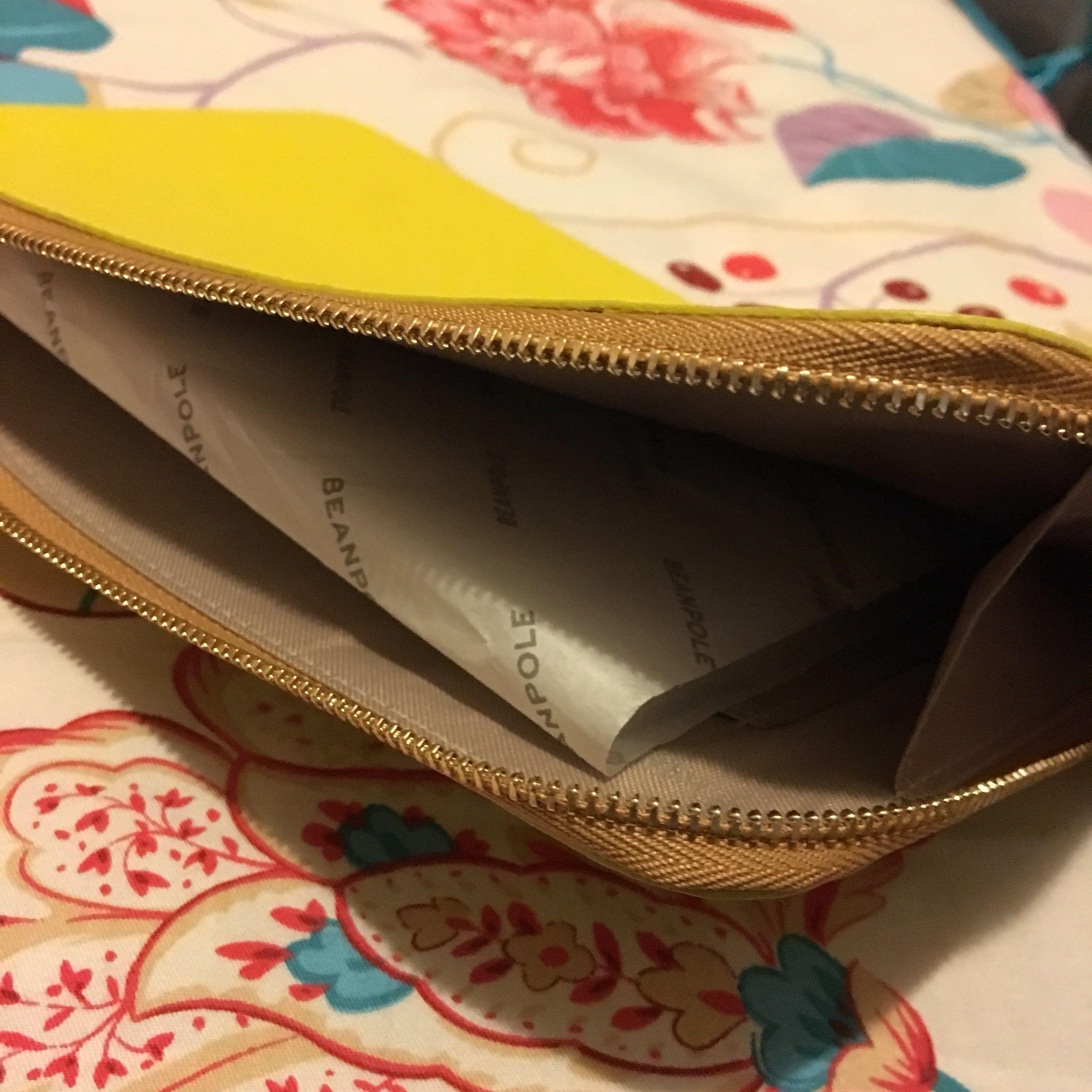 韓國品牌 Beanpole leather travel wallet pouch 皮革 旅遊銀包, 名牌, 袋 & 銀包 - Carousell