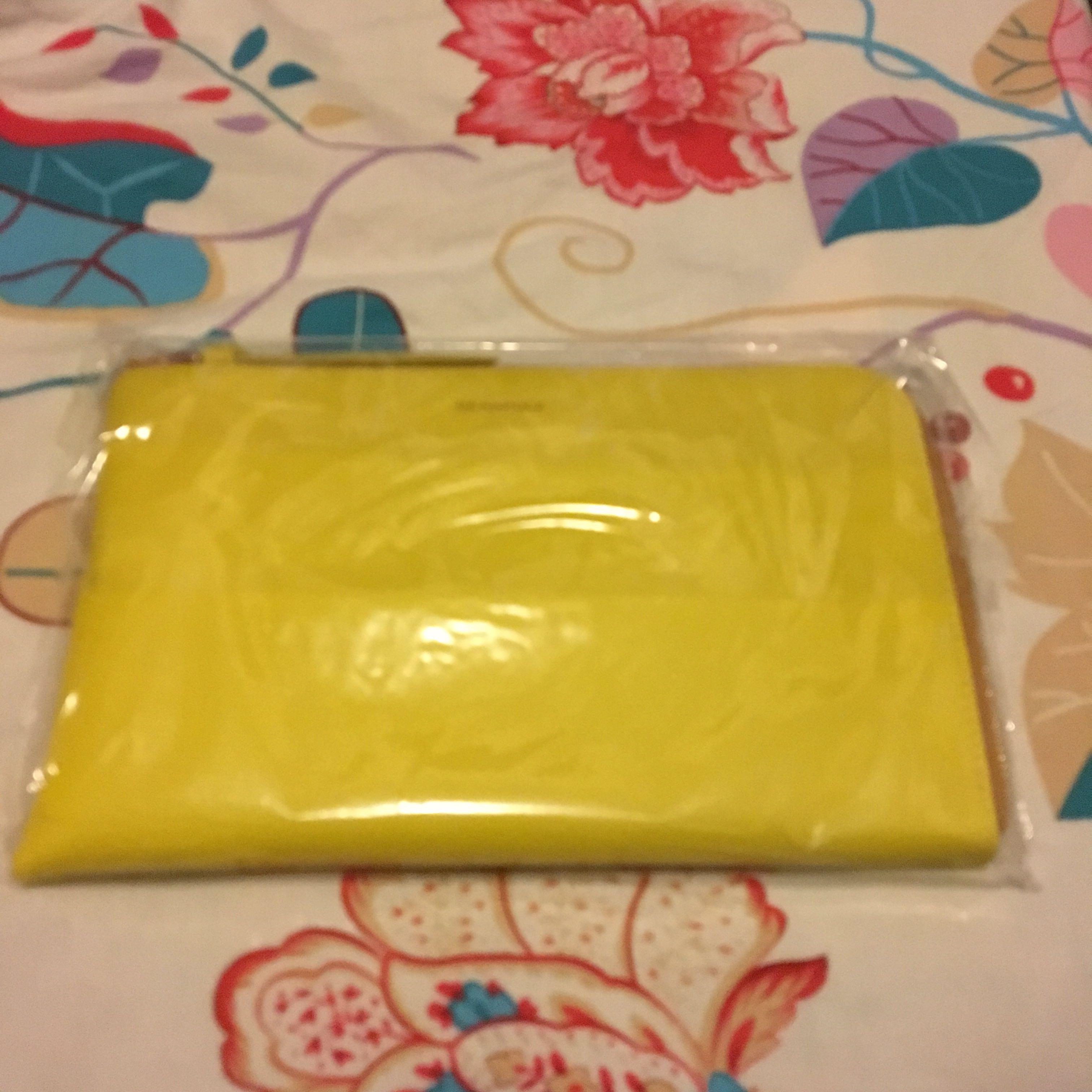 韓國品牌 Beanpole leather travel wallet pouch 皮革 旅遊銀包, 名牌, 袋 & 銀包 - Carousell