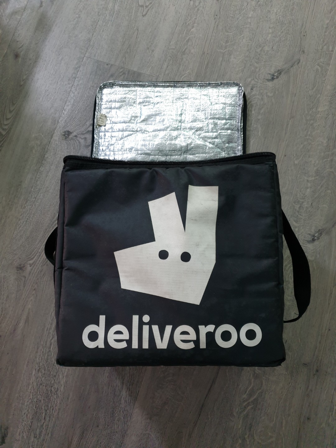 Deliveroo Small thermal bag, Everything Else on Carousell