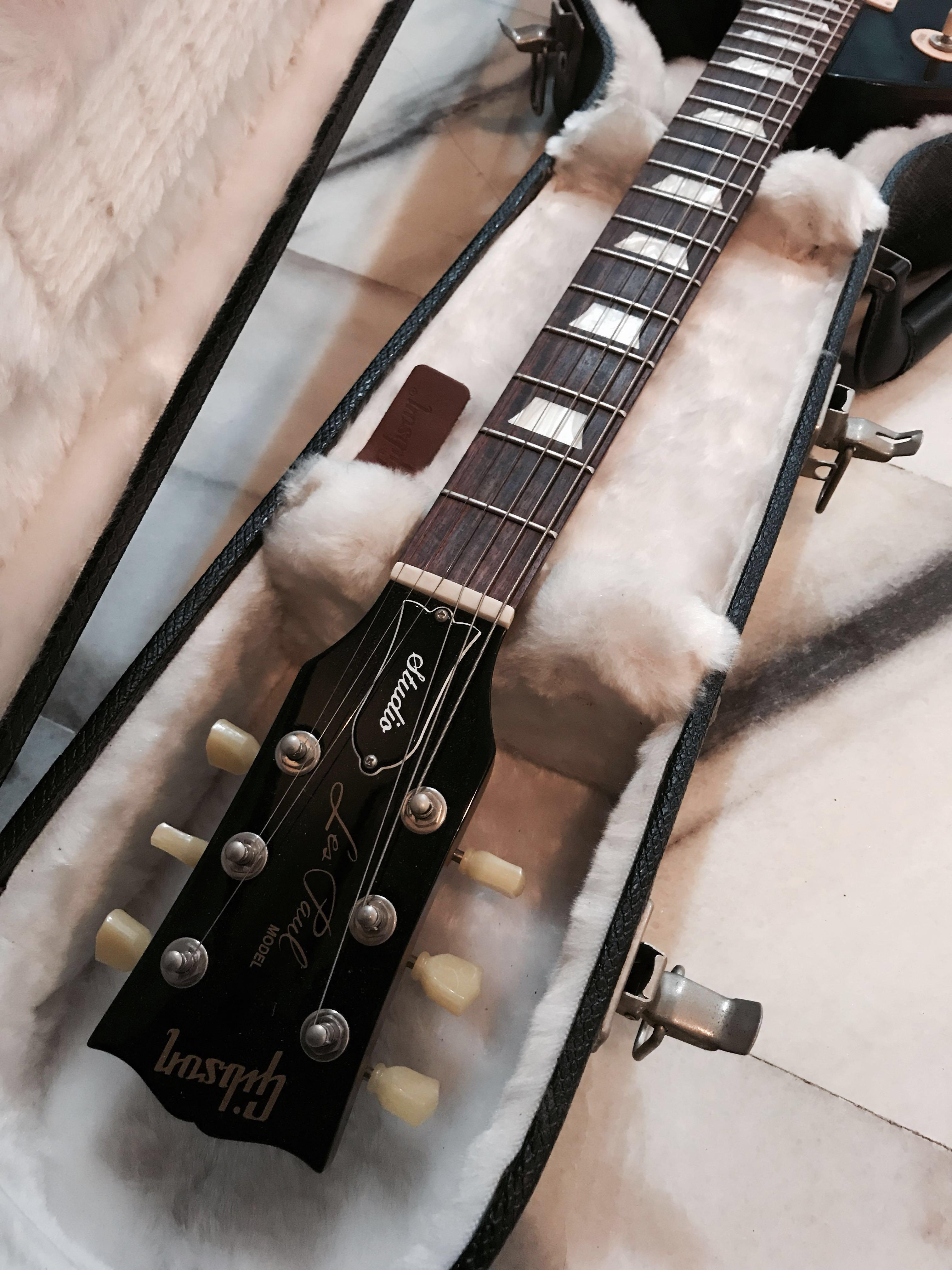 Gibson Les Paul Studio 2012, Hobbies & Toys, Music & Media, Musical ...