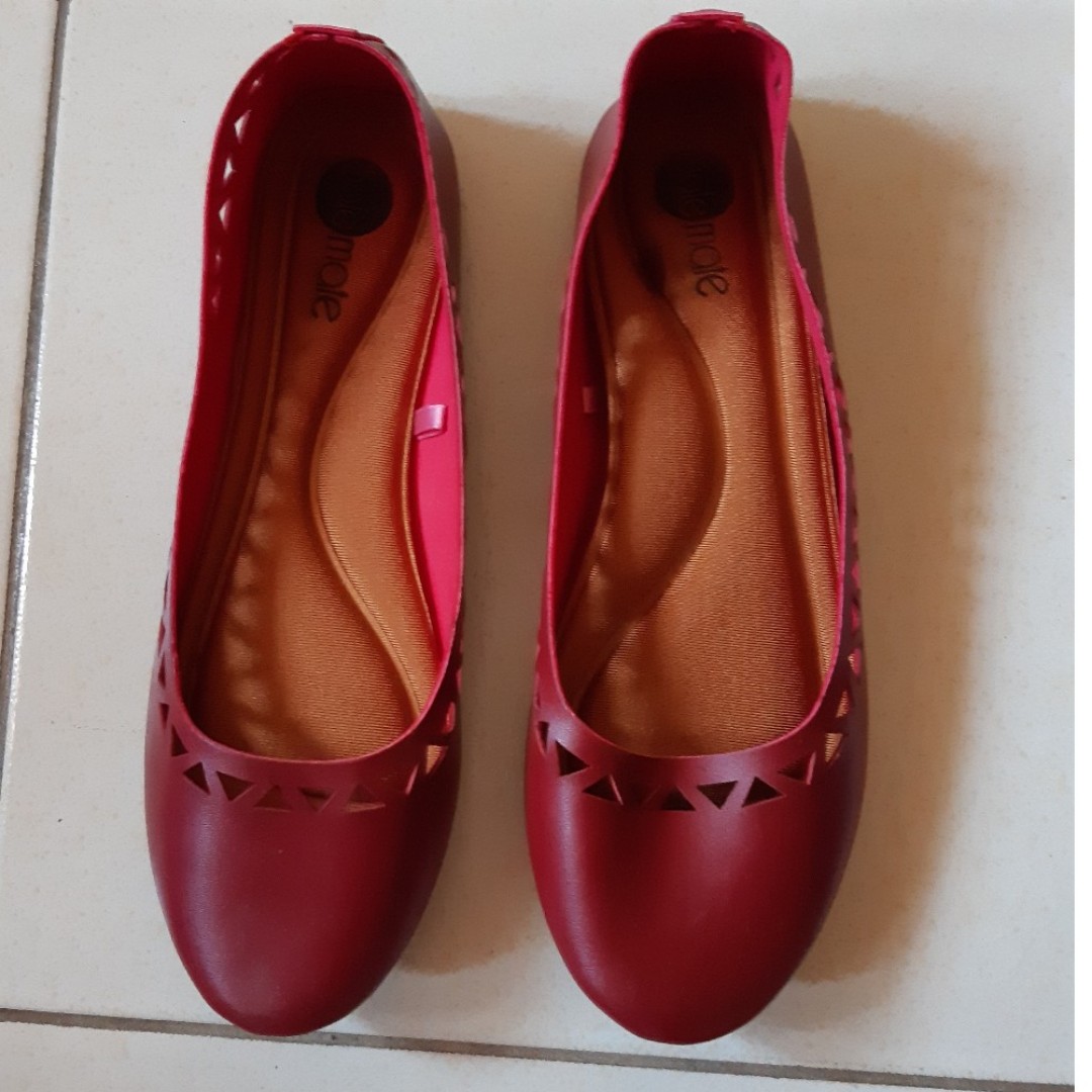 Red flats, Women's Fashion, Footwear, Flats & Sandals on Carousell