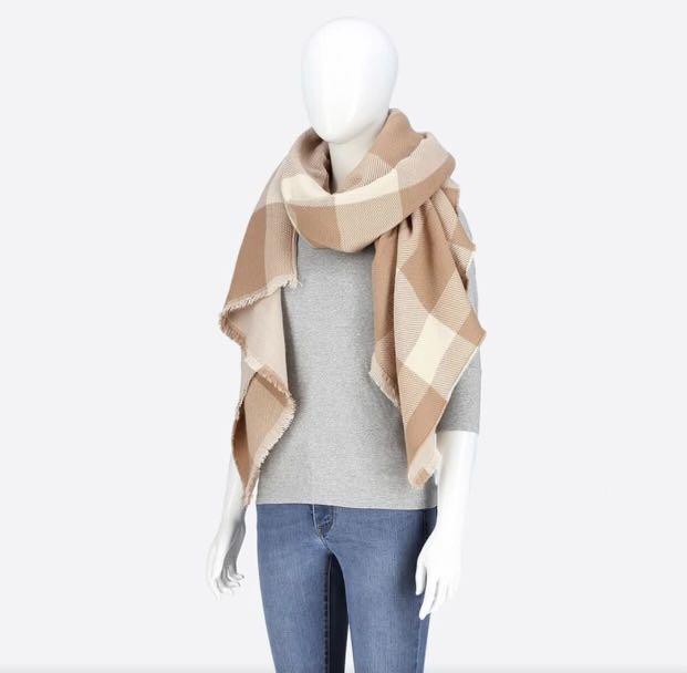 Uniqlo two-way stole on Carousell