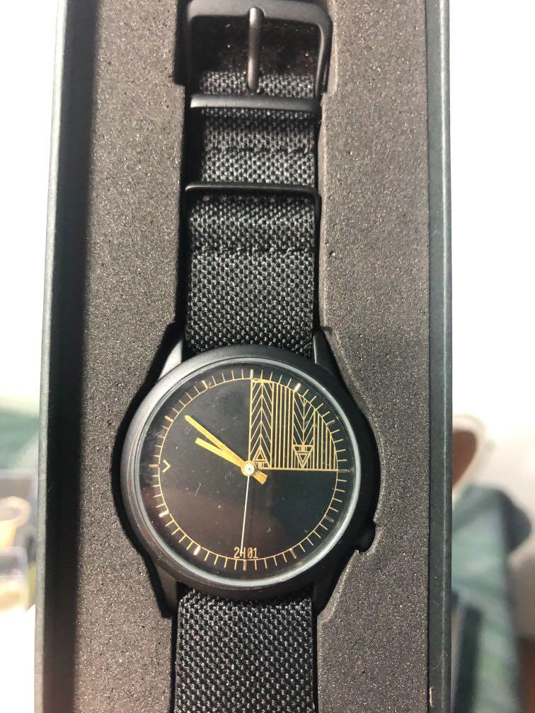 Egyptian pyramid minimalist nylon strap watch, Luxury, Watches on Carousell
