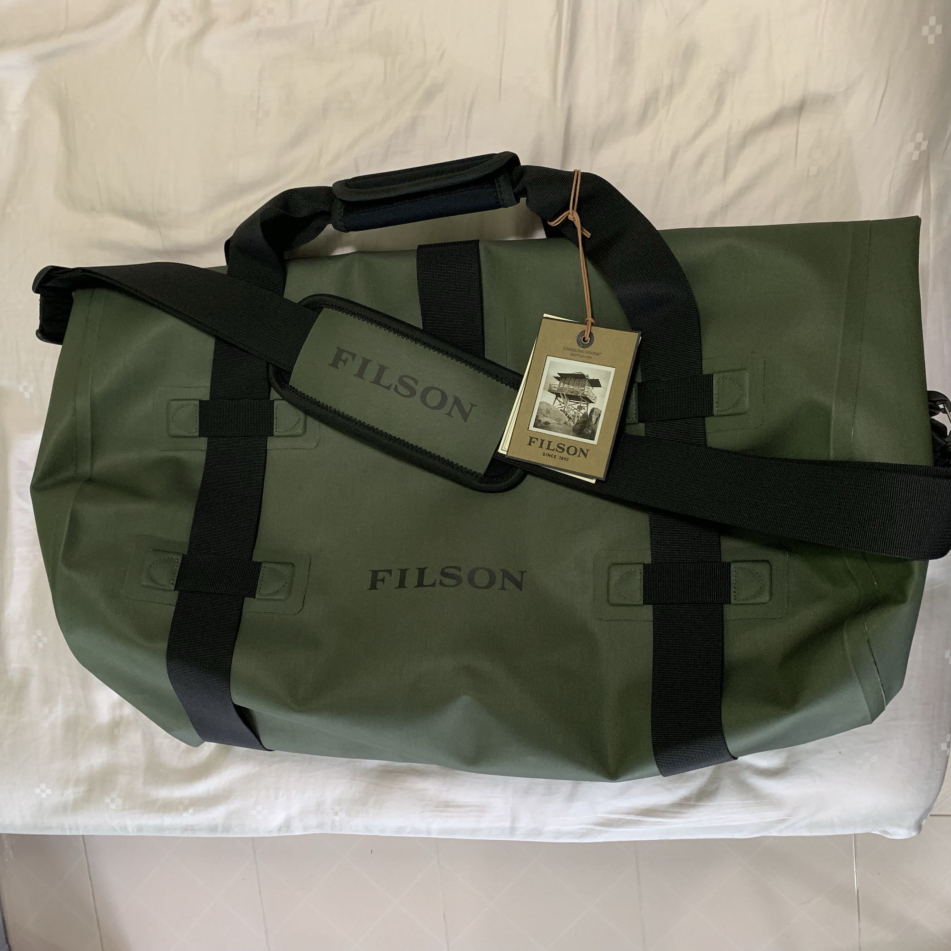 Filson Medium Dry Duffle Bag (moss Green) price revised, Men's Fashion ...