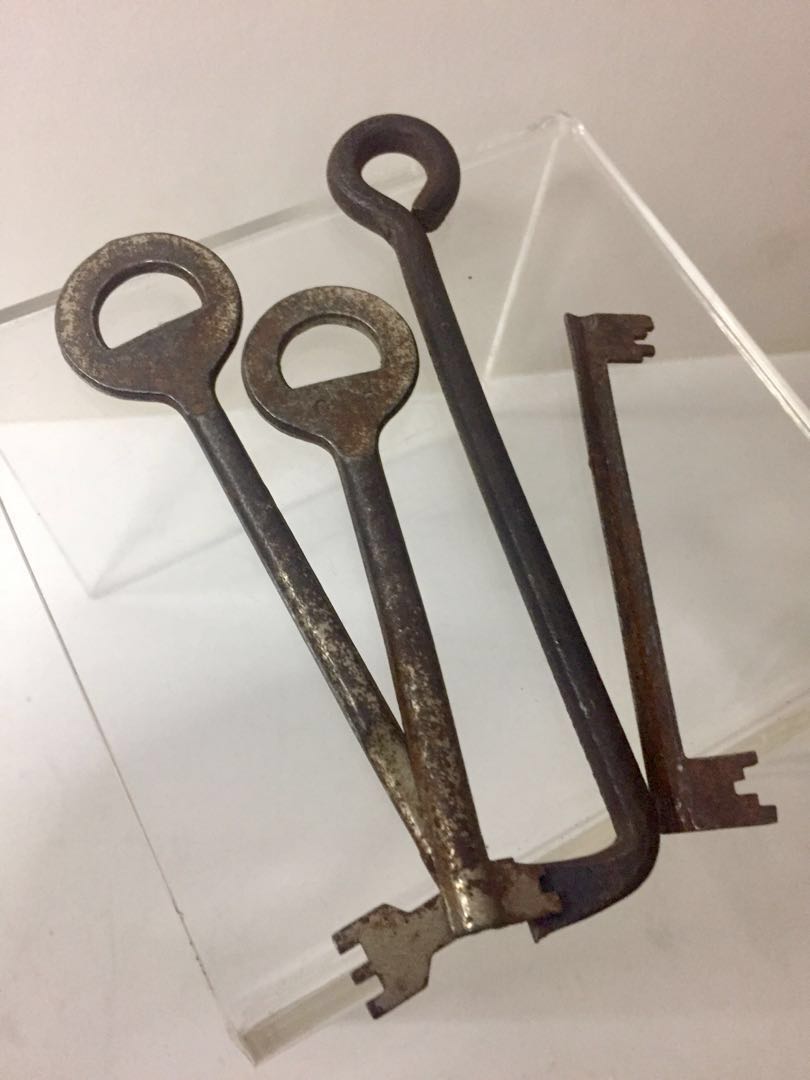 Set of Ancient Iron Keys; European (set 5), Furniture & Home Living ...