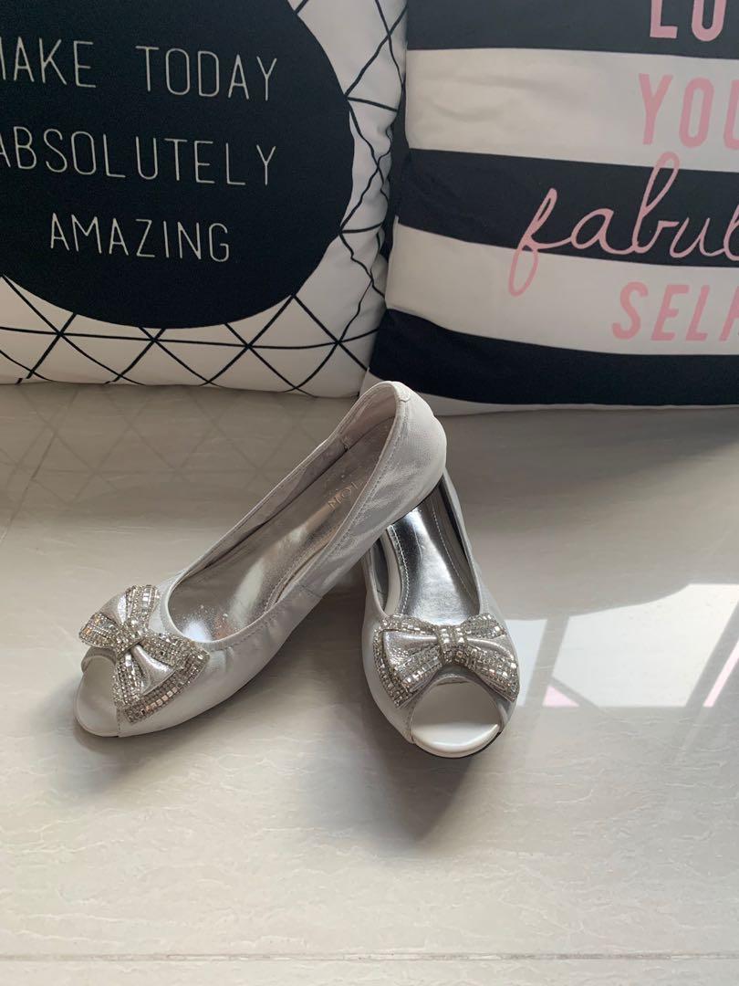 Passion open toes flat, Women's Fashion, Footwear, Flats on Carousell