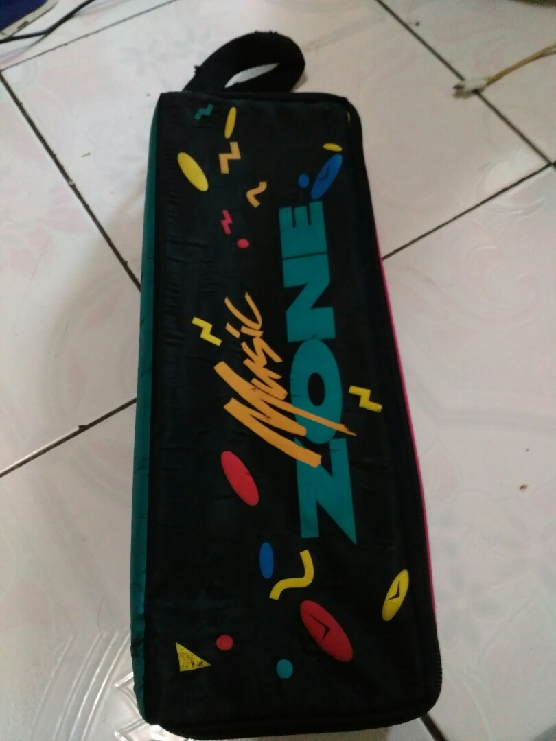 Tas tempat kaset, Musik & Media, CD, DVD & Lainnya di Carousell