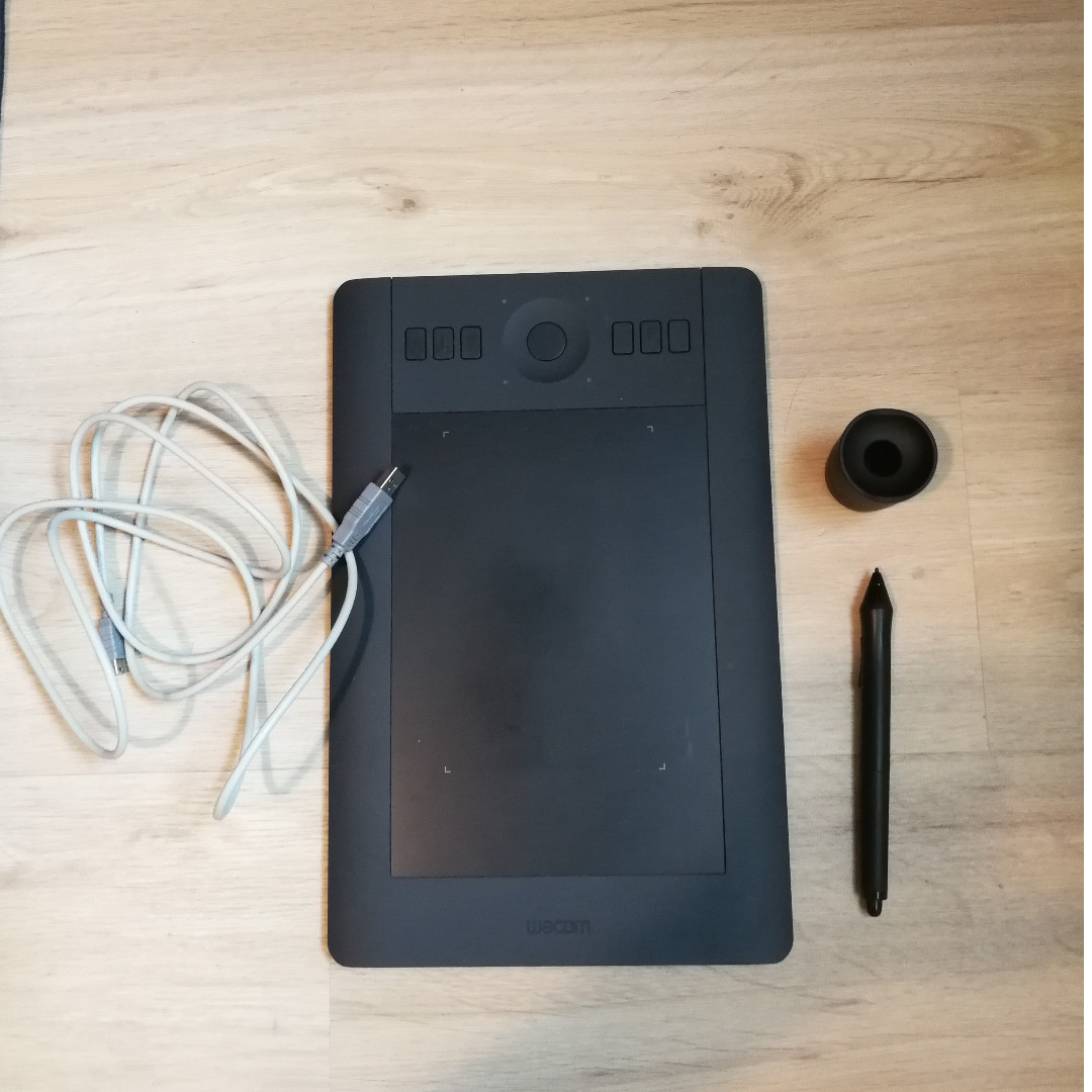 Wacom Intuos Pro Pen and Touch Small Tablet, Computers & Tech, Parts ...
