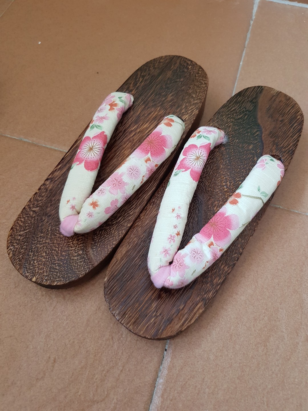 Japanese Platform Geta (floral), Women's Fashion, Footwear, Flipflops ...