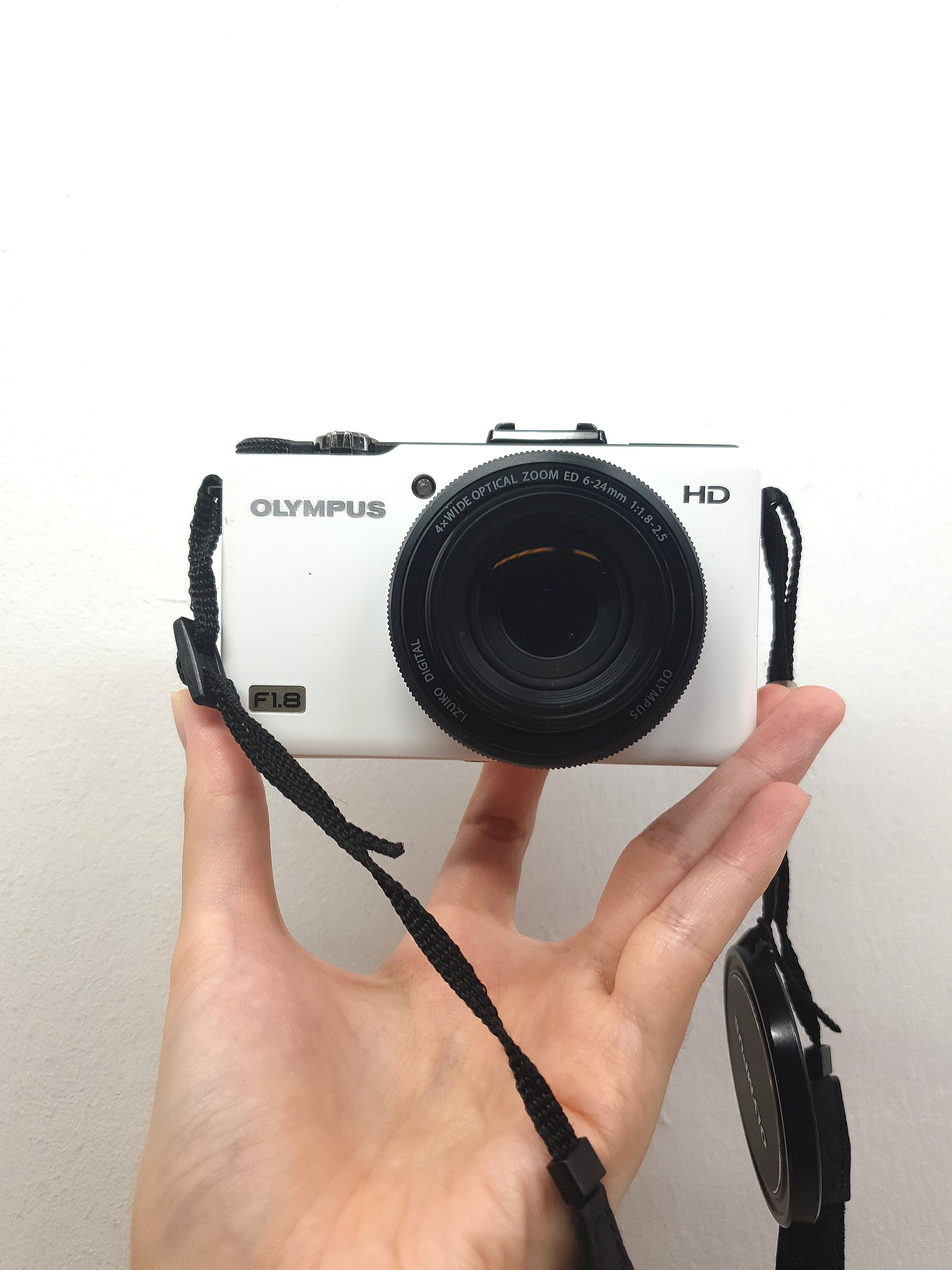 Olympus ZX-1 10MP (8/10), Photography, Cameras on Carousell