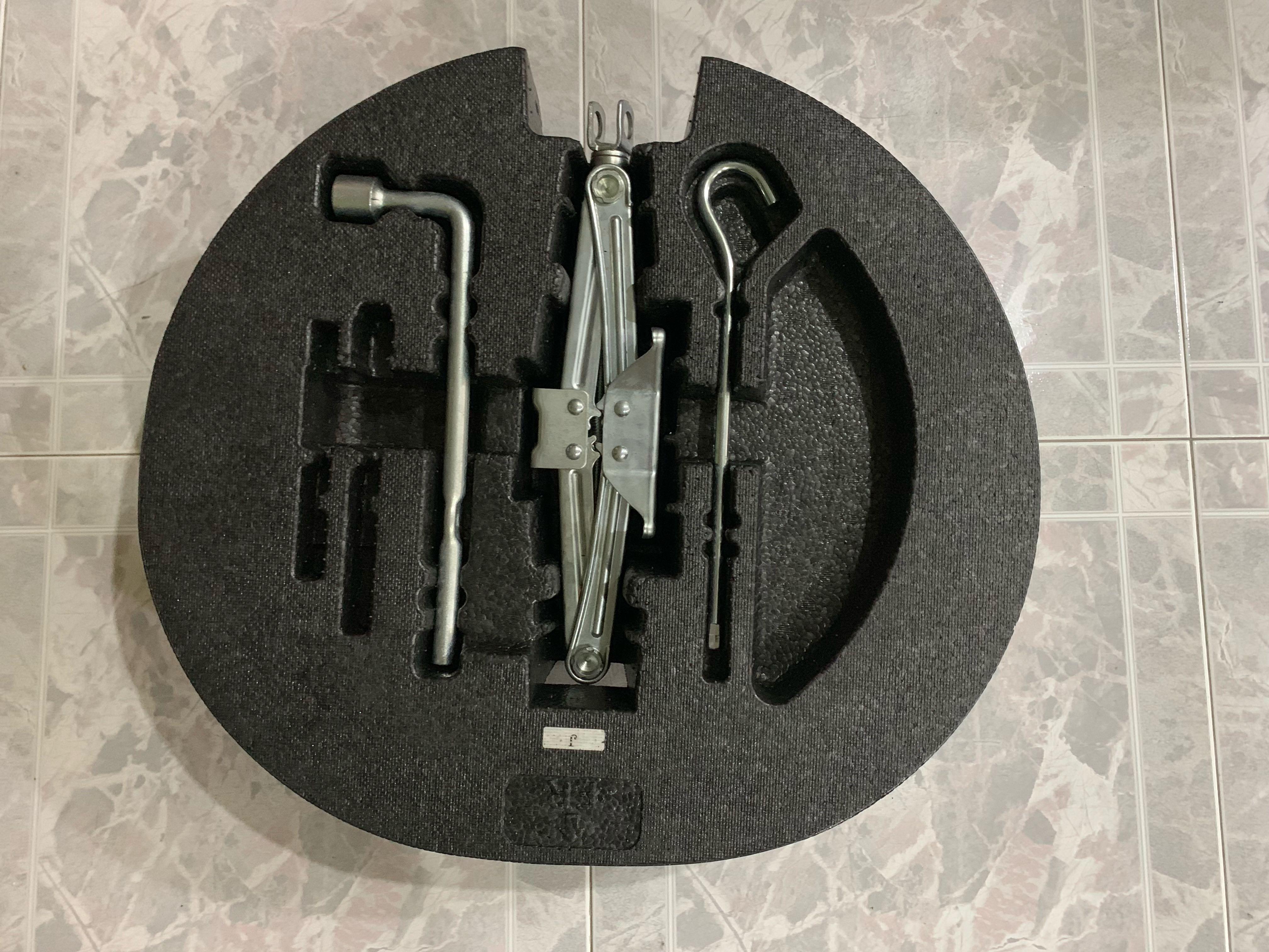 Suzuki Swift Jack tools, Car Accessories, Accessories on Carousell