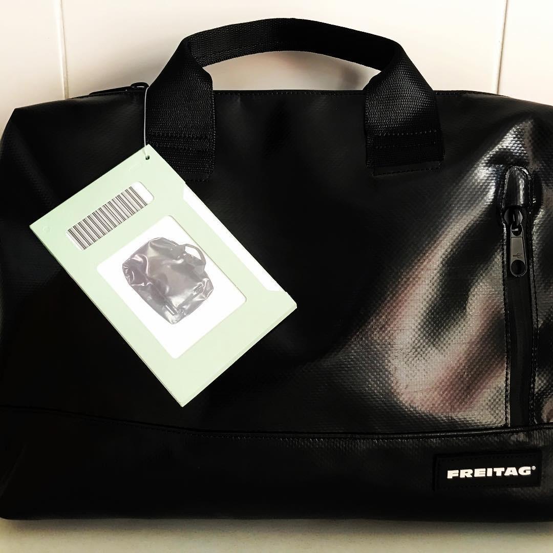 All Black Freitag Moss, Men's Fashion, Activewear on Carousell