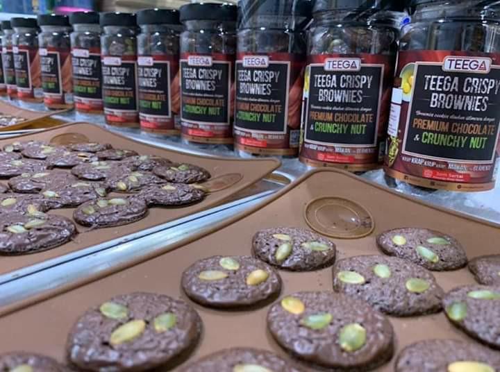 Teega Crispy Brownies! Premium Chocolate and Crunchy Nut, Food & Drinks ...
