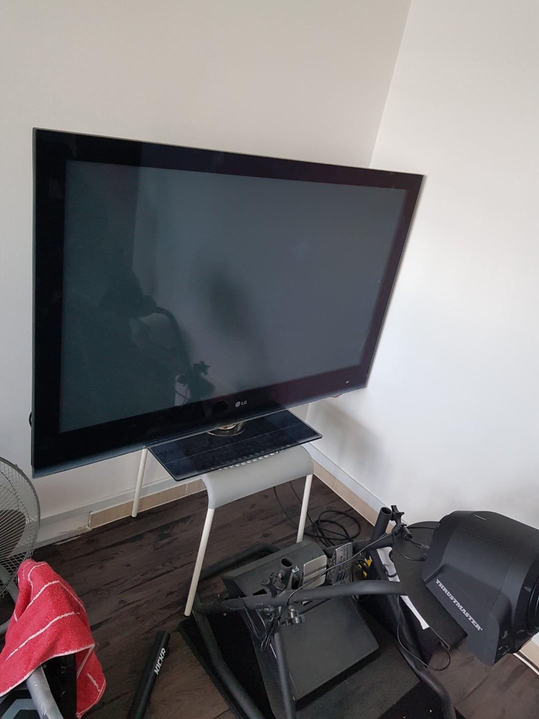 5 mths old thrustmaster T-GT wheel/obutto seat and 55 inch tv, Video ...