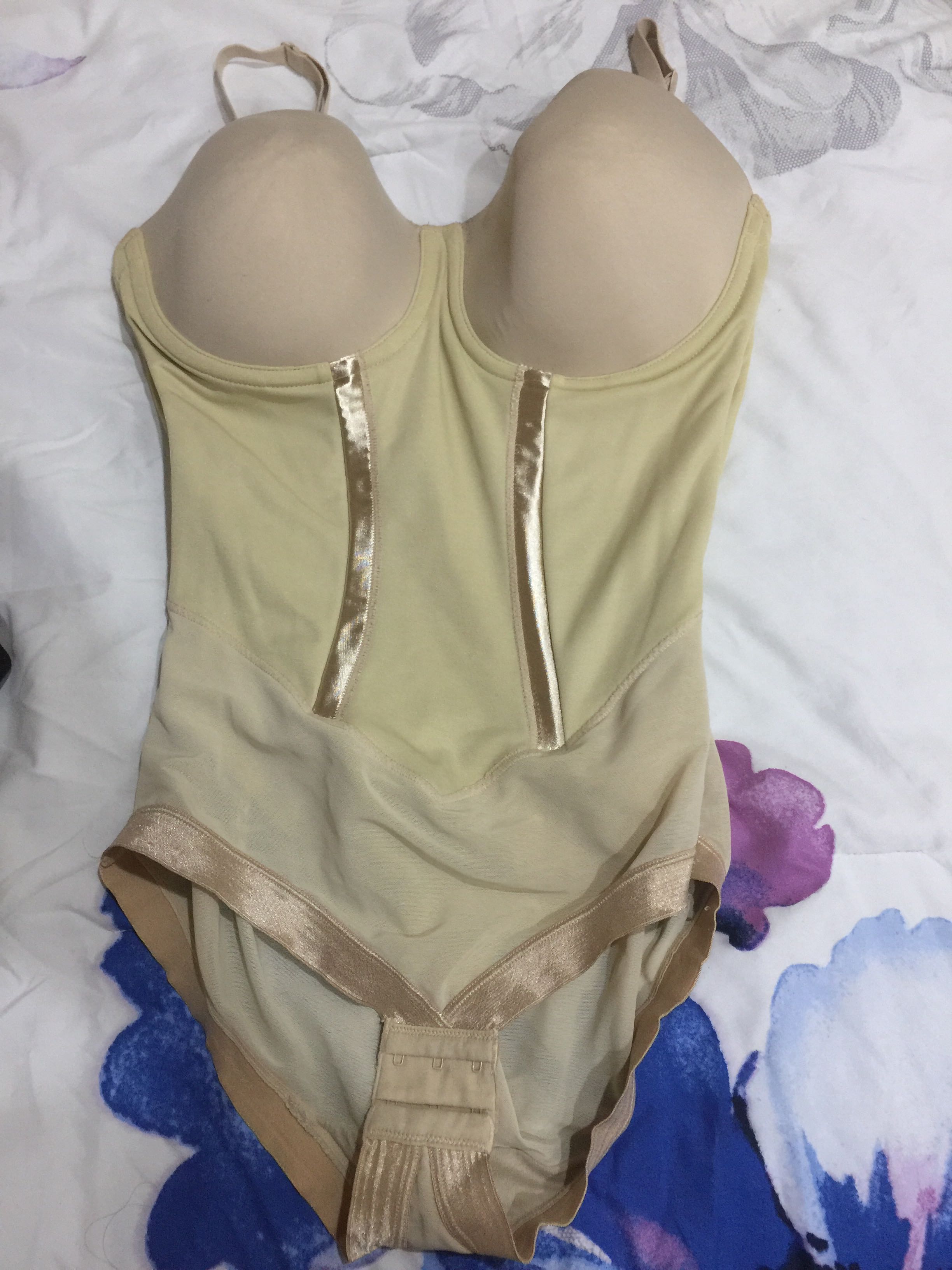 Corset, Women's Fashion, New Undergarments & Loungewear on Carousell