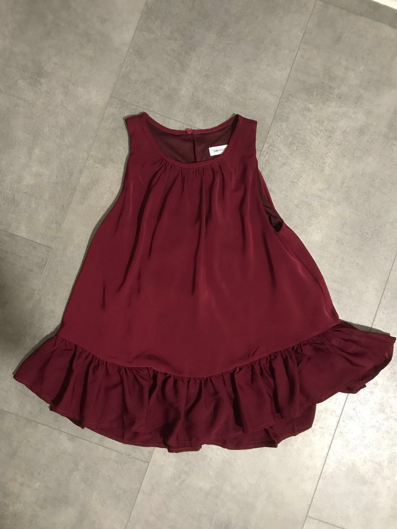 Maroon ruffle bottom top, Women's Fashion, Tops, Blouses on Carousell