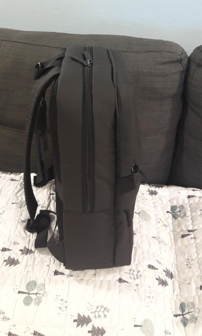 Samsonite varsity II black backpack, Men's Fashion, Bags, Backpacks on ...