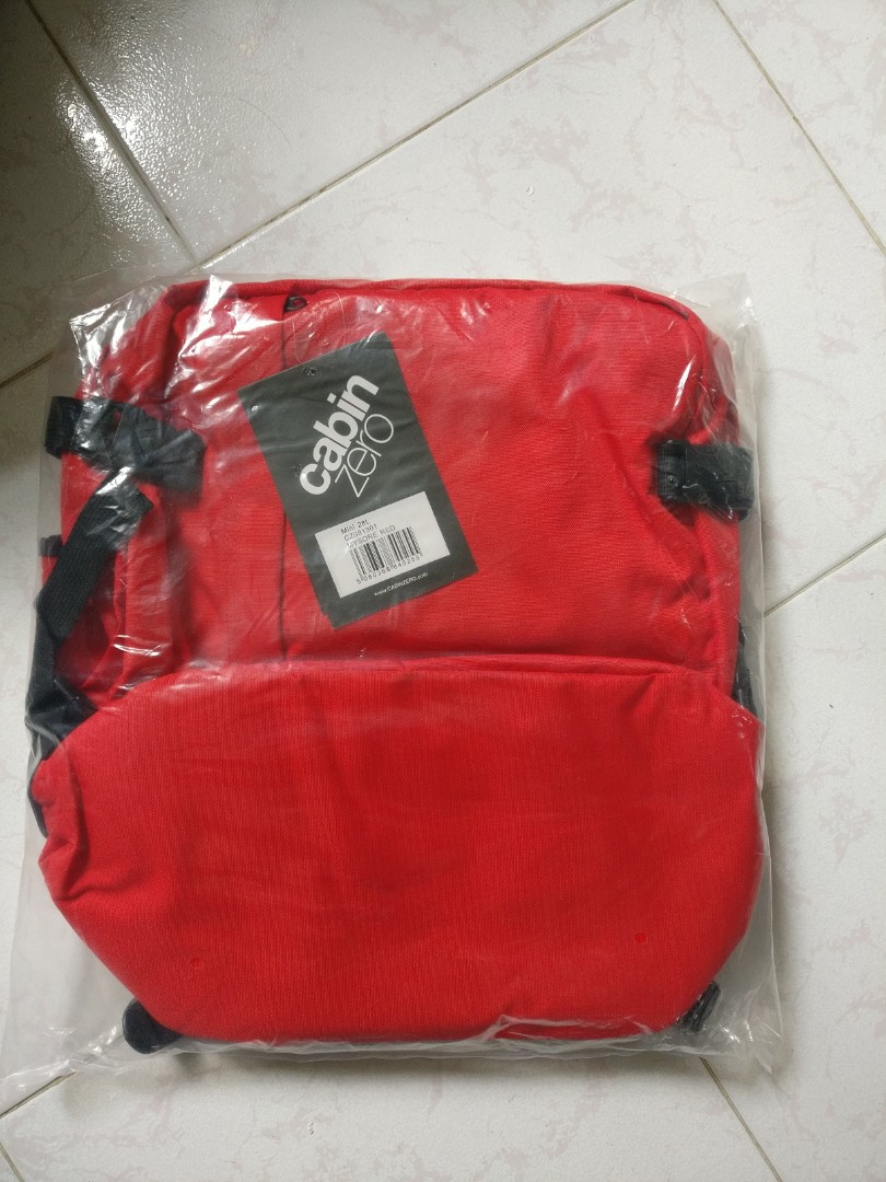 全新英國紅色CabinZero 28L旅行背囊Brand new Cabin Zero 28L backpack red, 名牌, 手袋及銀包 ...
