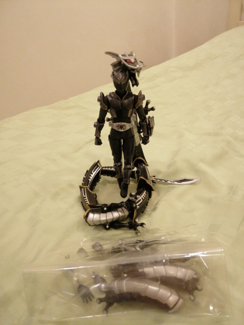Kamen Rider Ryuga Figma and Drag Blacker Souchaku Henshin Series ...