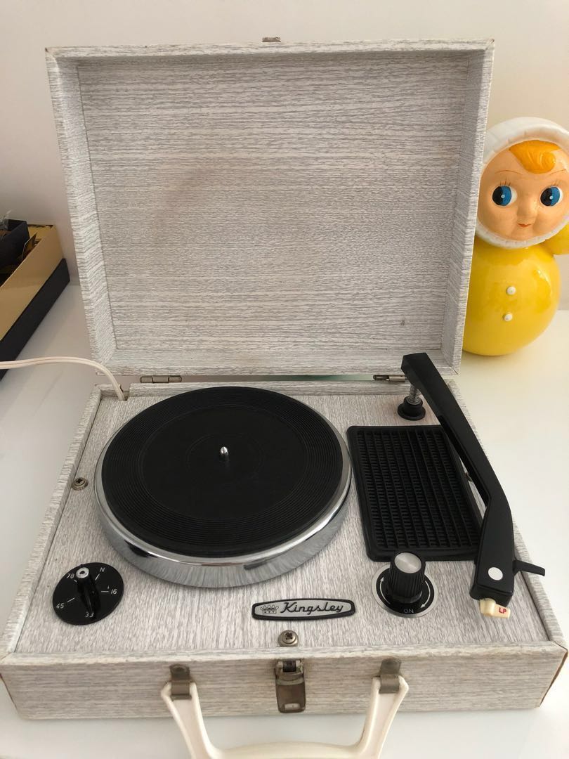 1960s Kingsley 古董唱機 懷舊唱機 record player, 興趣及遊戲, 收藏品及紀念品, 古董收藏 - Carousell