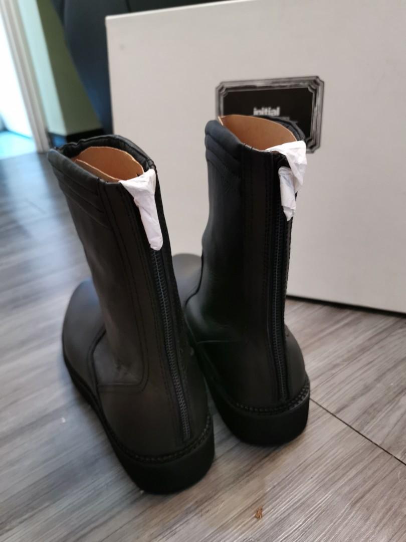 Initial boot, 男裝, 鞋, 靴 on Carousell