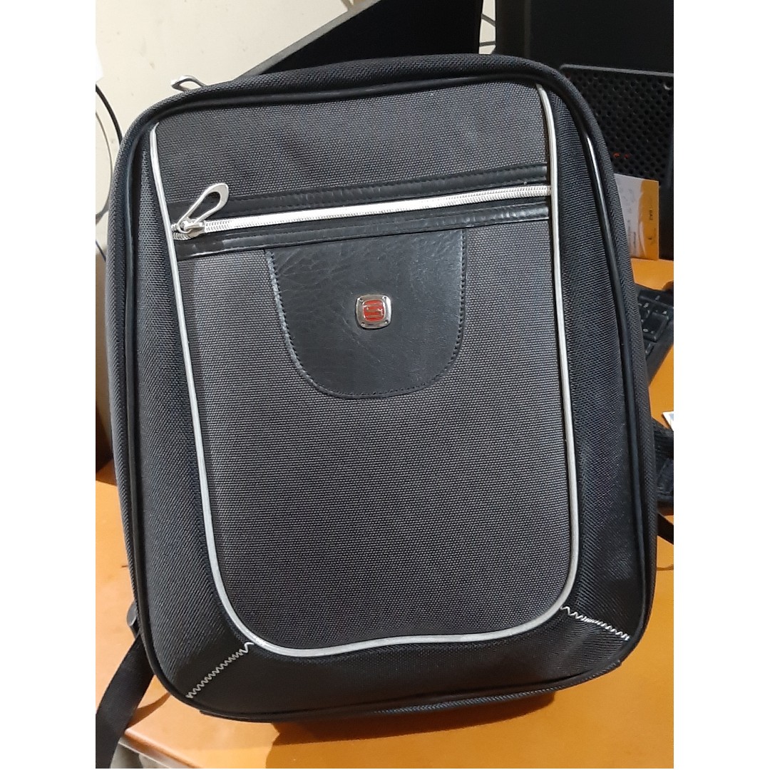 Original Sakos Laptop Bag, Women's Fashion, Bags & Wallets, Cross-body ...