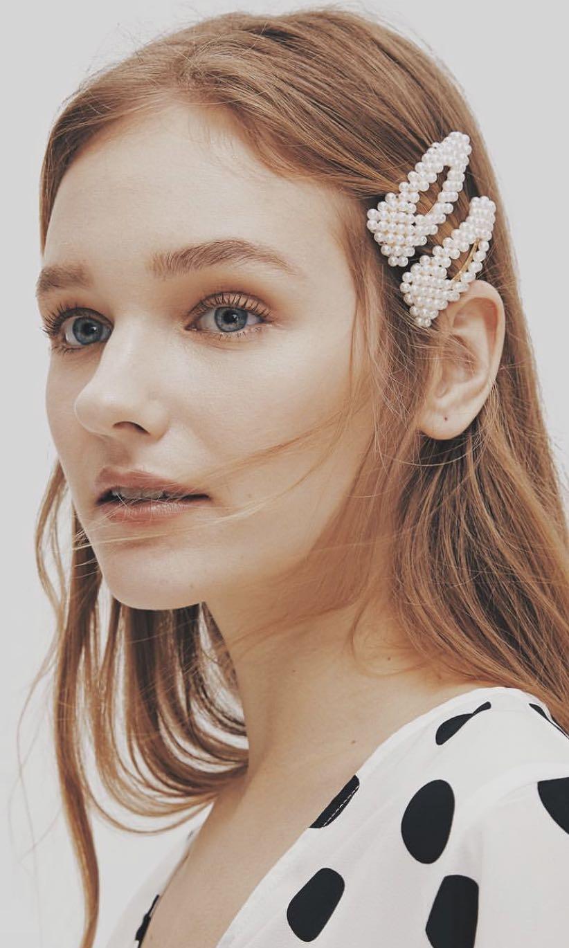 Pearl Duo Clip, Women's Fashion, Watches & Accessories, Hair ...