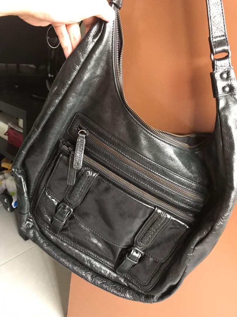 Urban Stranger authentic, Women's Fashion, Bags & Wallets, Cross-body ...