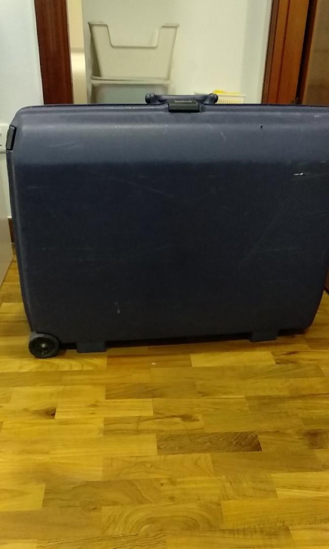 Samsonite oyster shell suitcase, Hobbies & Toys, Travel, Luggage on ...