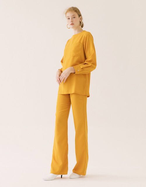 ATS The Label X Sandra Dewi Goldie Curry Top, Fesyen Wanita, Pakaian ...