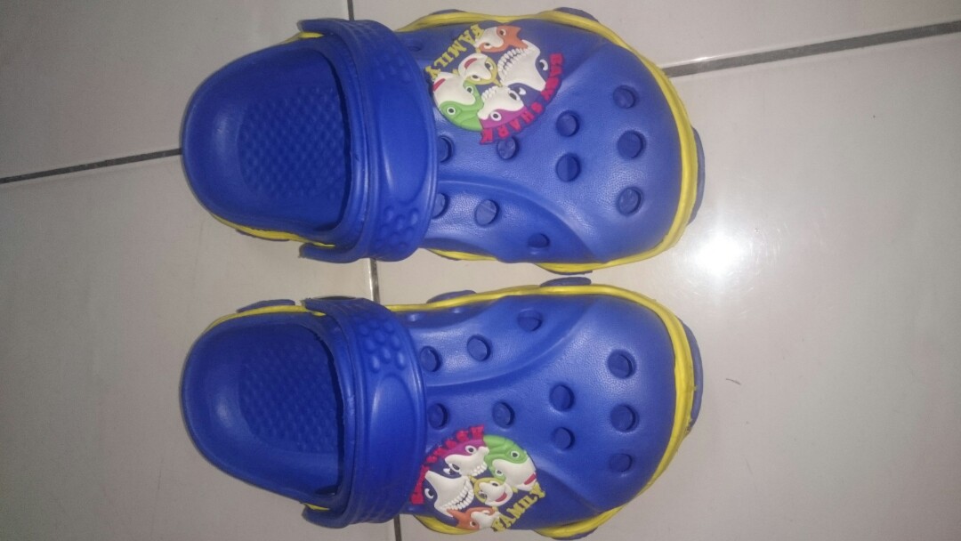 Kasut crocs, Babies & Kids, Babies & Kids Fashion on Carousell